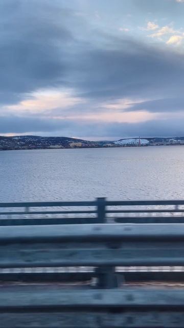 Прокатимся по Кольскому мосту? Кольский залив из окна автомобиля