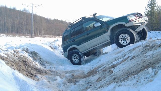 Работа передней подвески подготовленной Витары