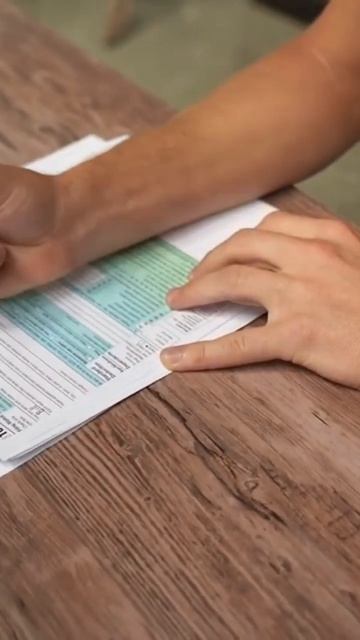 Как только деньги оказываются в банке, они идут в оборот #shorts #деньги #финансы #экономика