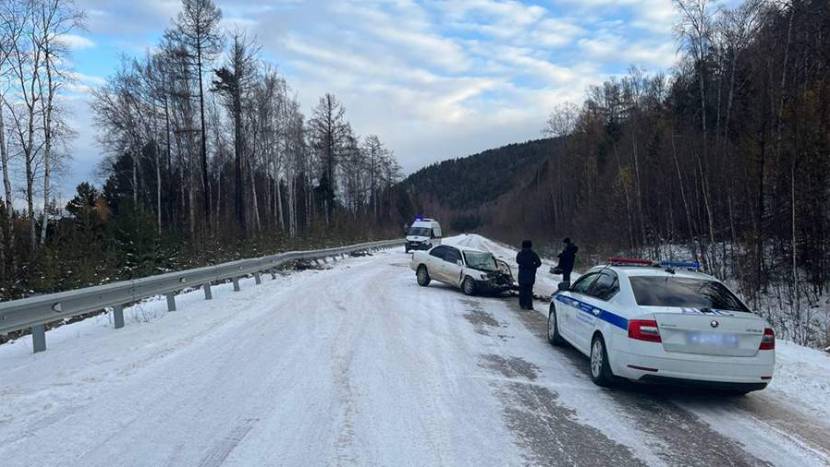 Один человек погиб и два пострадали при ДТП с участием автобуса в Бурятии
