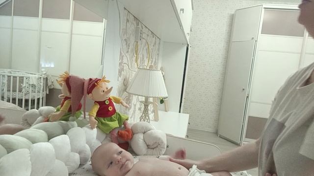 УПРАЖНЕНИЕ ТОЛКУШКИ от 0 до 3 месяцев массаж для грудничков с потешками