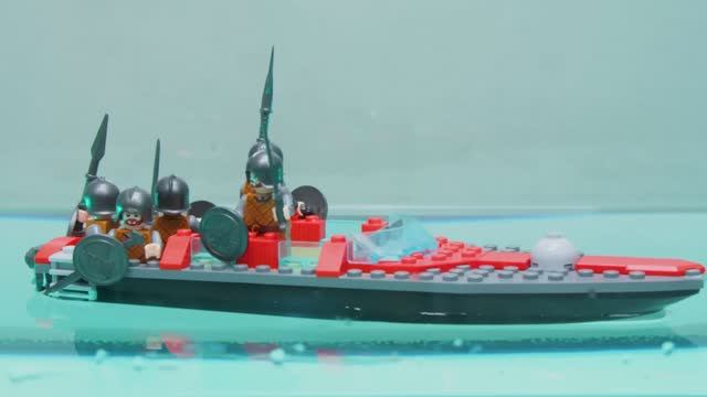 Корабли Lego тонут! Безумные эксперименты с механизмами!