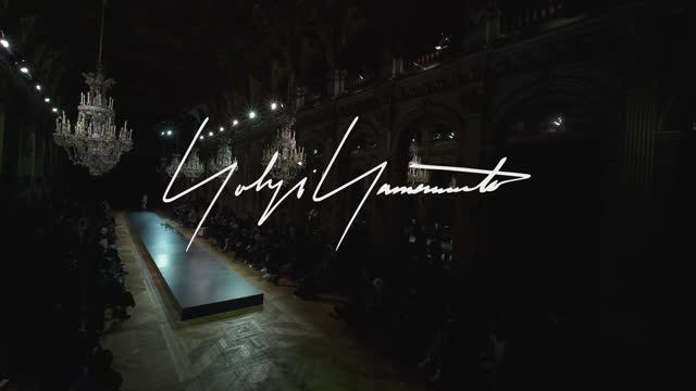 Показ женской коллекции Yohji Yamamoto весна-лето 2021