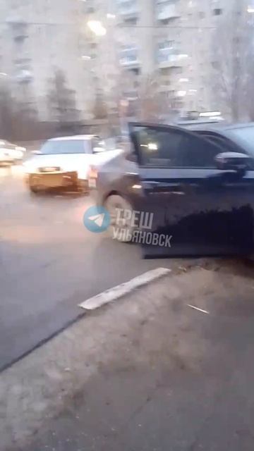 😳 Машина всмятку на Ульяновском проспекте, на месте спецслужбы