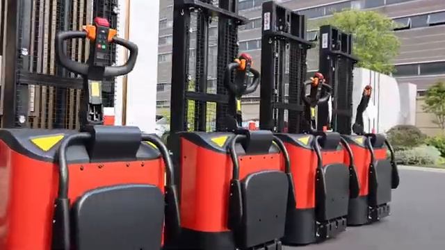 OXLIFT Самоходные штабелеры AX 15LC Lion & BX 15E