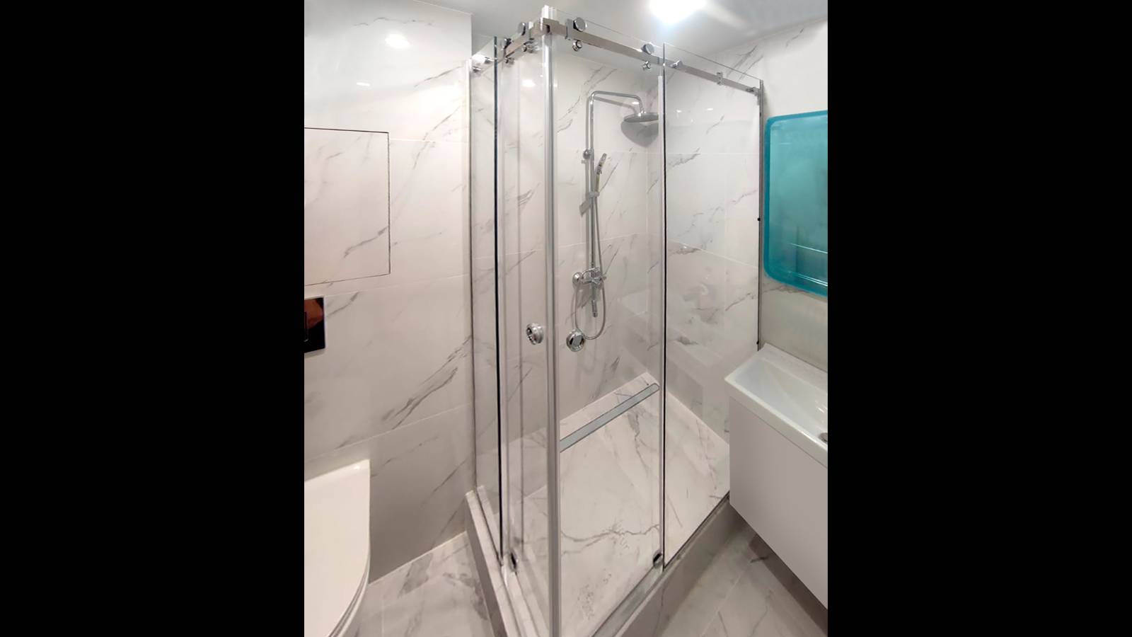 Душевая из стекла с раздвижными дверьми