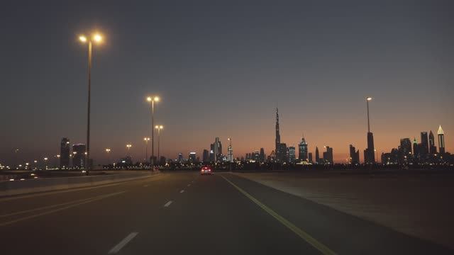 ОАЭ. Поездка по центру Дубая на закате в формате 4К