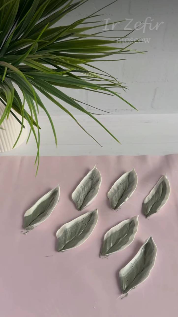 Как я создаю листву с белым кантом