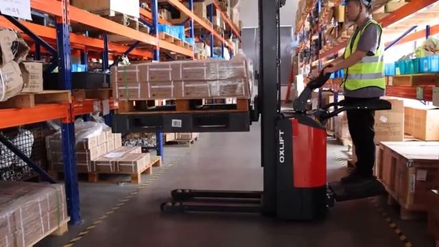Самоходный штабелер OXLIFT серии BX 15E - как пользоваться самоходным штабелером