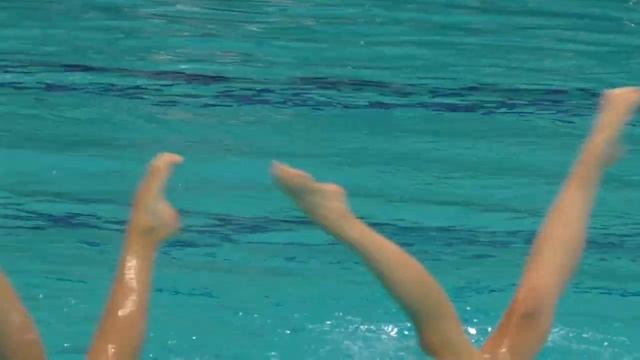 Португальки купаются