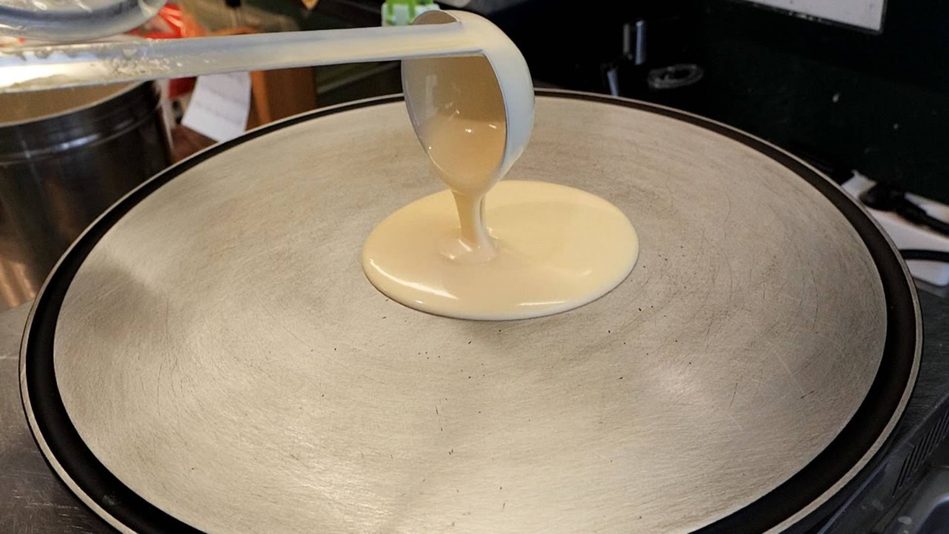 Мороженое с зеленым чаем, клубничный блинчик, корейское кафе