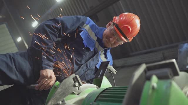 Человек труда — Игорь Бруев