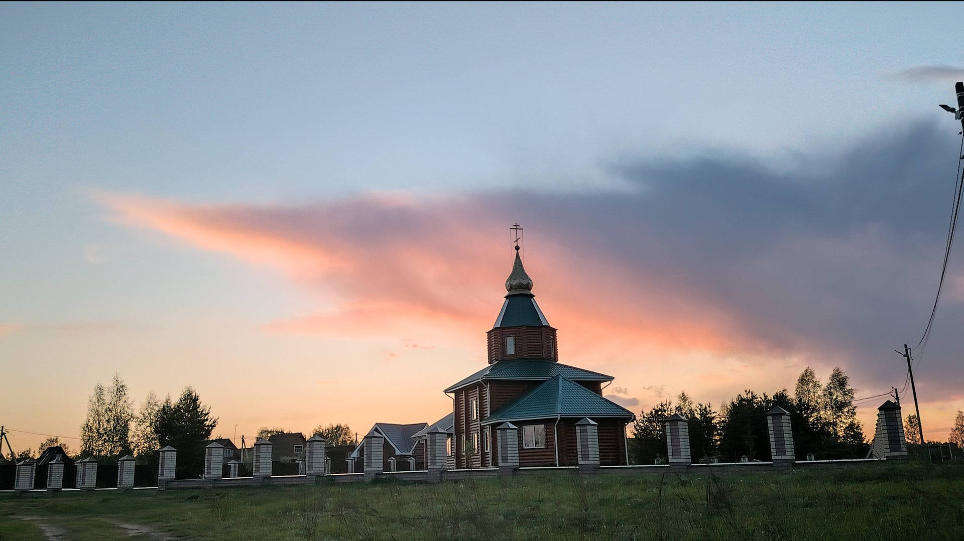 После грозы. Звуки природы. Красивое небо. Храм. Деревенская романтика. На закате дня...
