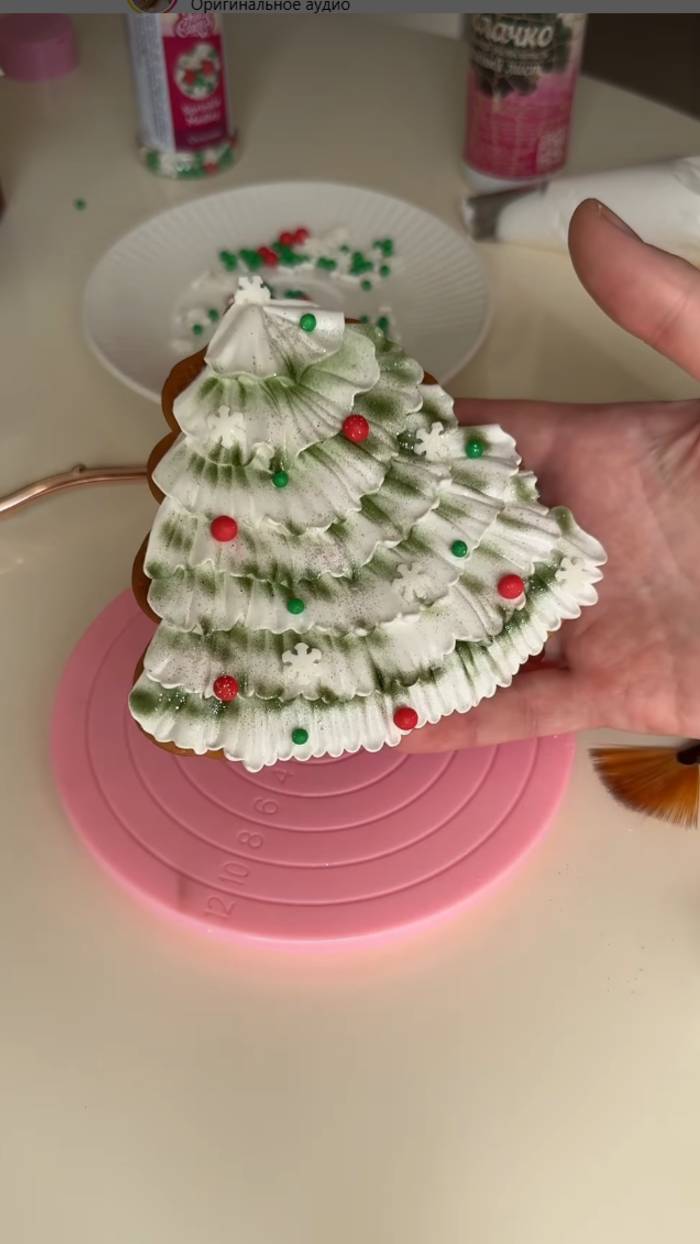 Идея декора пряничной елочки зефиром