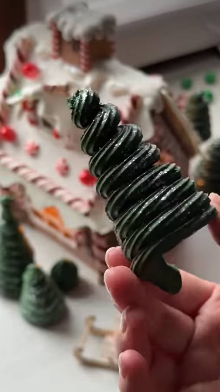 Елочка из айсинга.