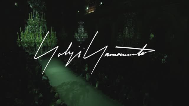 Показ женской коллекции Yohji Yamamoto осень-зима 2023-2024