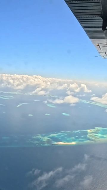 Полёт над Мальдивами: завораживающие виды из кабины гидросамолёта✈️