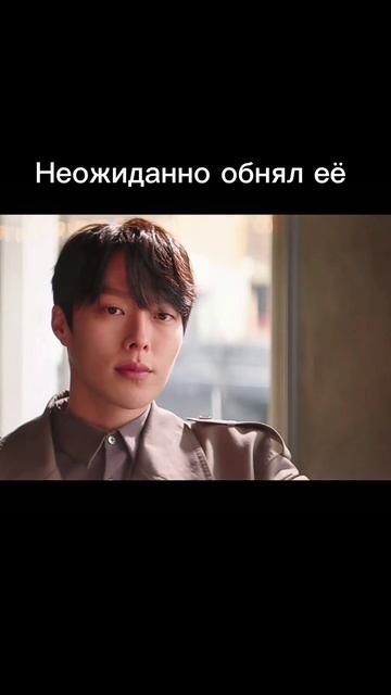 Неожиданно обнял ее