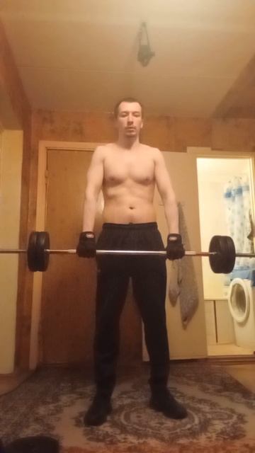 Утренняя тренировка ног и плеч