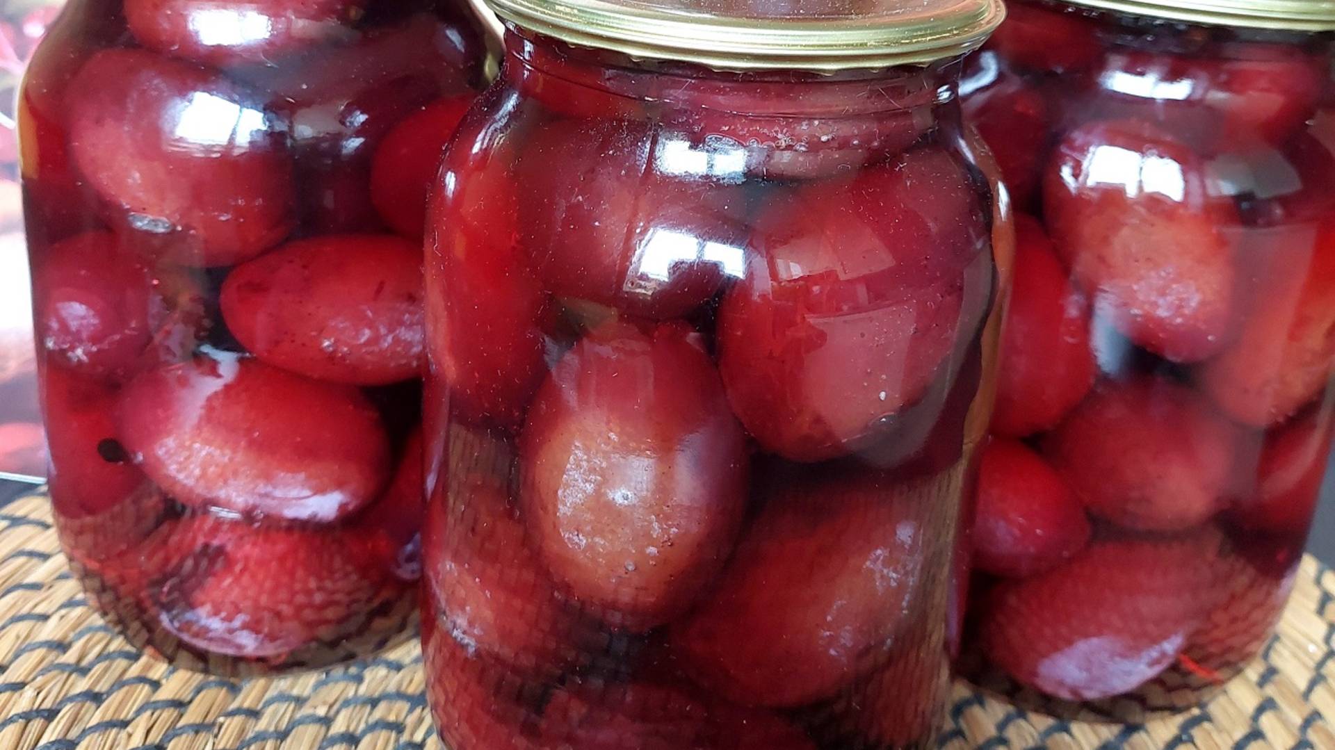 Маринованные сливы с гвоздикой, лавровым листом и перцем. Пикантный, неповторимый вкус.