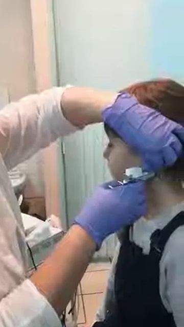 Серьги детям вместе с проколом, в медицинском кабинете!