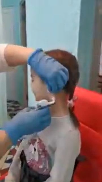 Прокол ушей в Новосибирске в Джержинском районе. Система 75-прокол без боли