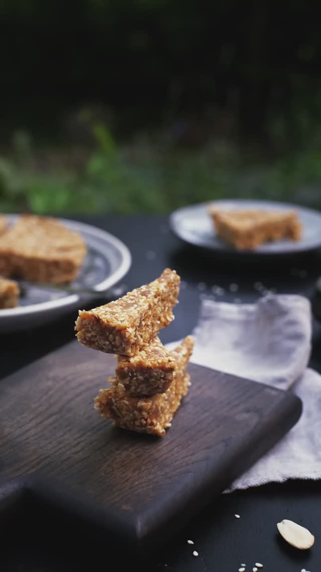 Халва из миндаля, кунжута и муки