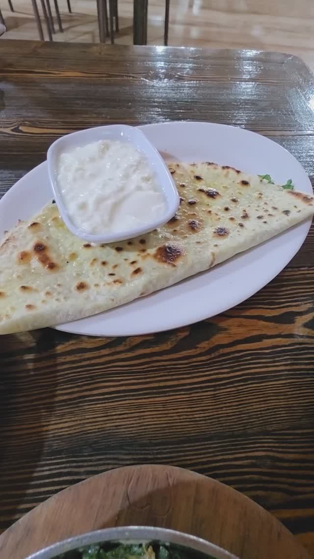 Азербайджанские заправки и кутаб с верблюдом и кюкю на завтрак