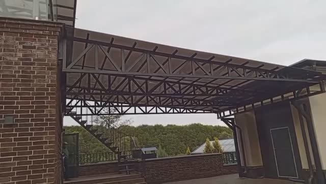 Односкатный навес из монолитного поликарбоната 45м2