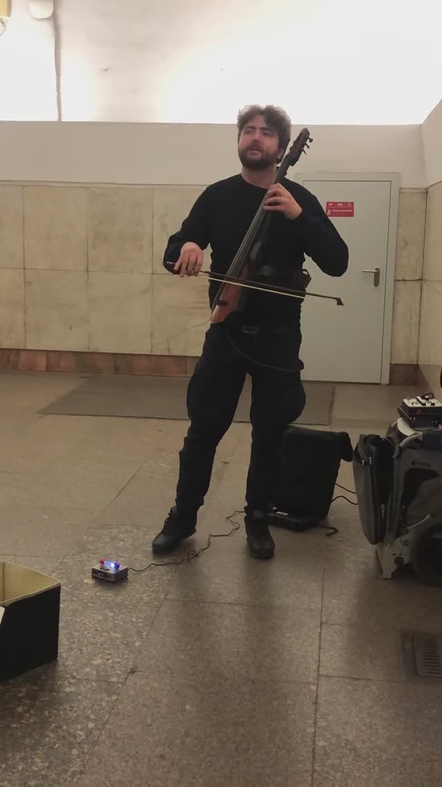 Музыка в московском метро. Струнно-смычковый
