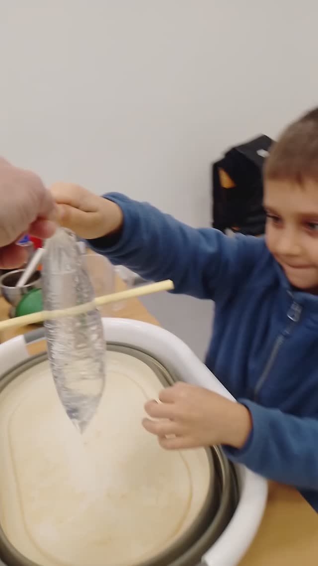 Опыт "Водяной Ëжик. Магия полиэтилена"