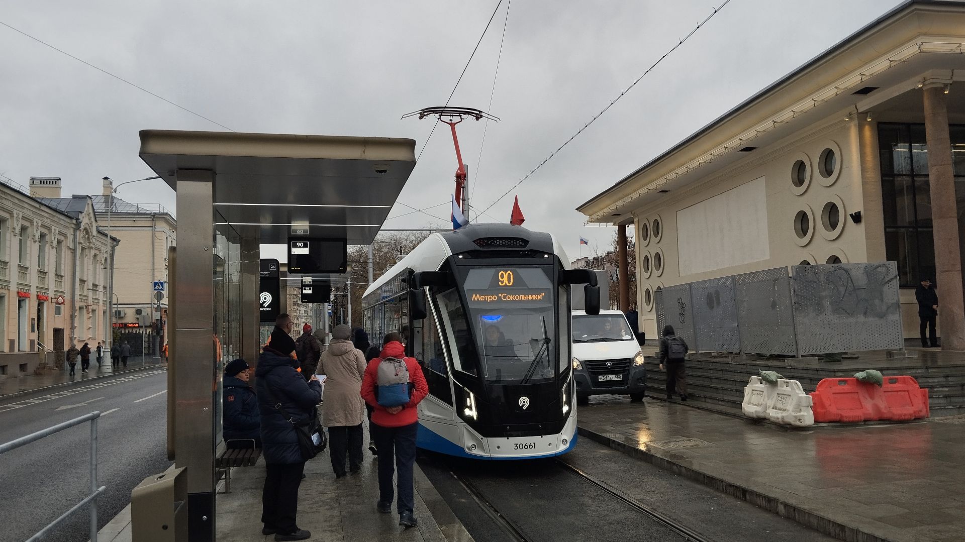 В трамвае с автономным питанием. Москва. Ноябрь 2025.