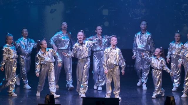 "ЛЮДИ БУДУЩЕГО" - Образцовый вокально-хореографический ансамбль "Альянс"