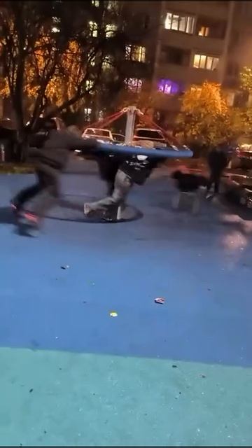 Интерстеллар на детской площадке