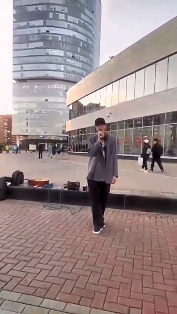 ВПЕРВЫЕ ПОЮ НА УЛИЦЕ. НЕЖНОСТЬ. ВОЛНЕНИЕ