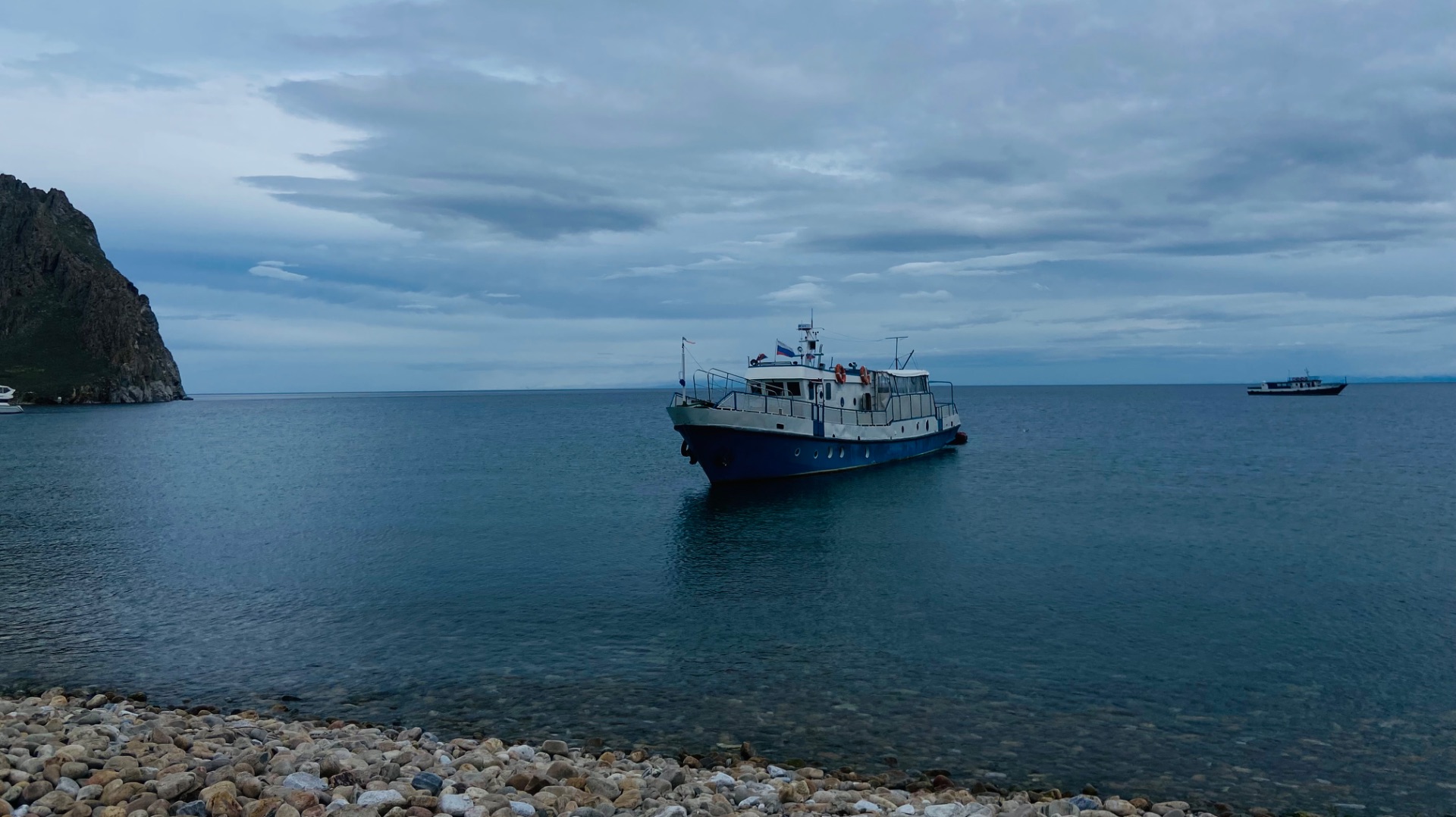 Экскурсия на катере вдоль острова Ольхон