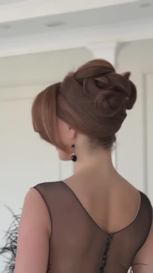 Французский пучок из короткого каре #прическа #укладка #волосы #пучок