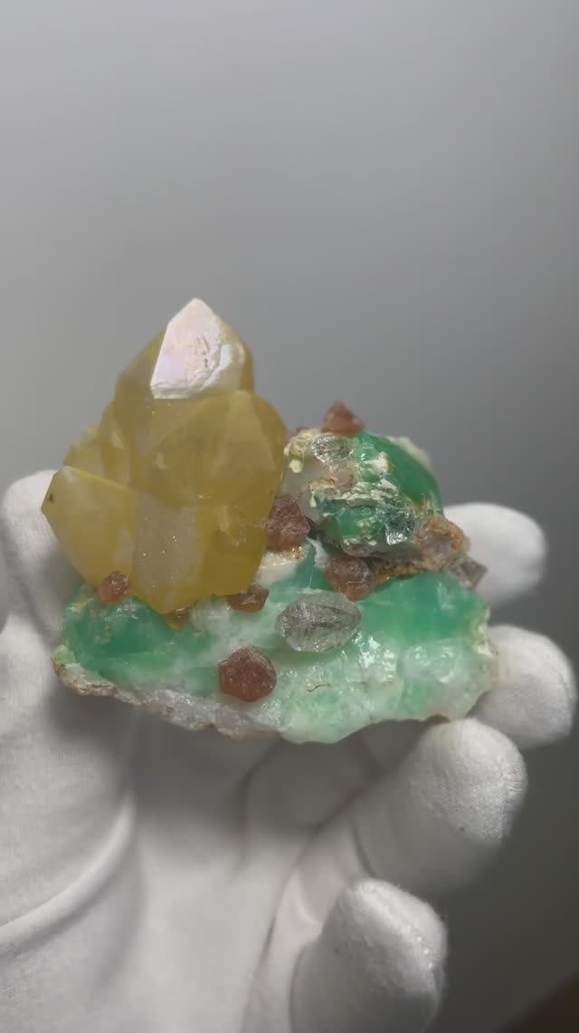 Композиция из камней и кристаллов  Coolcrystals