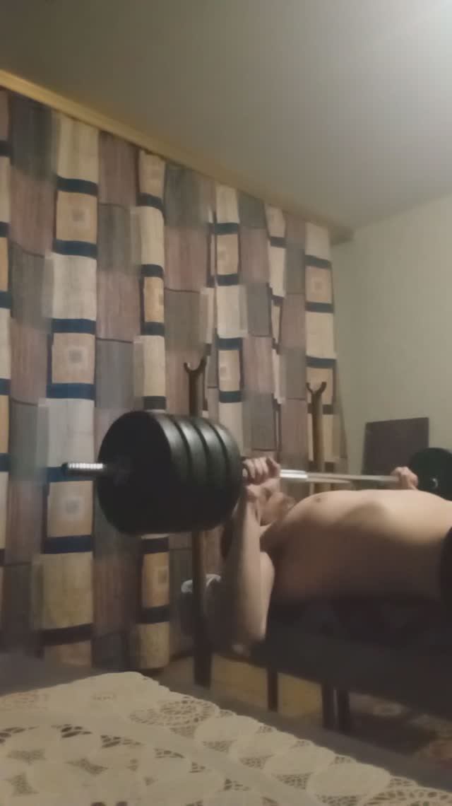 Тренировка груди и бицепса