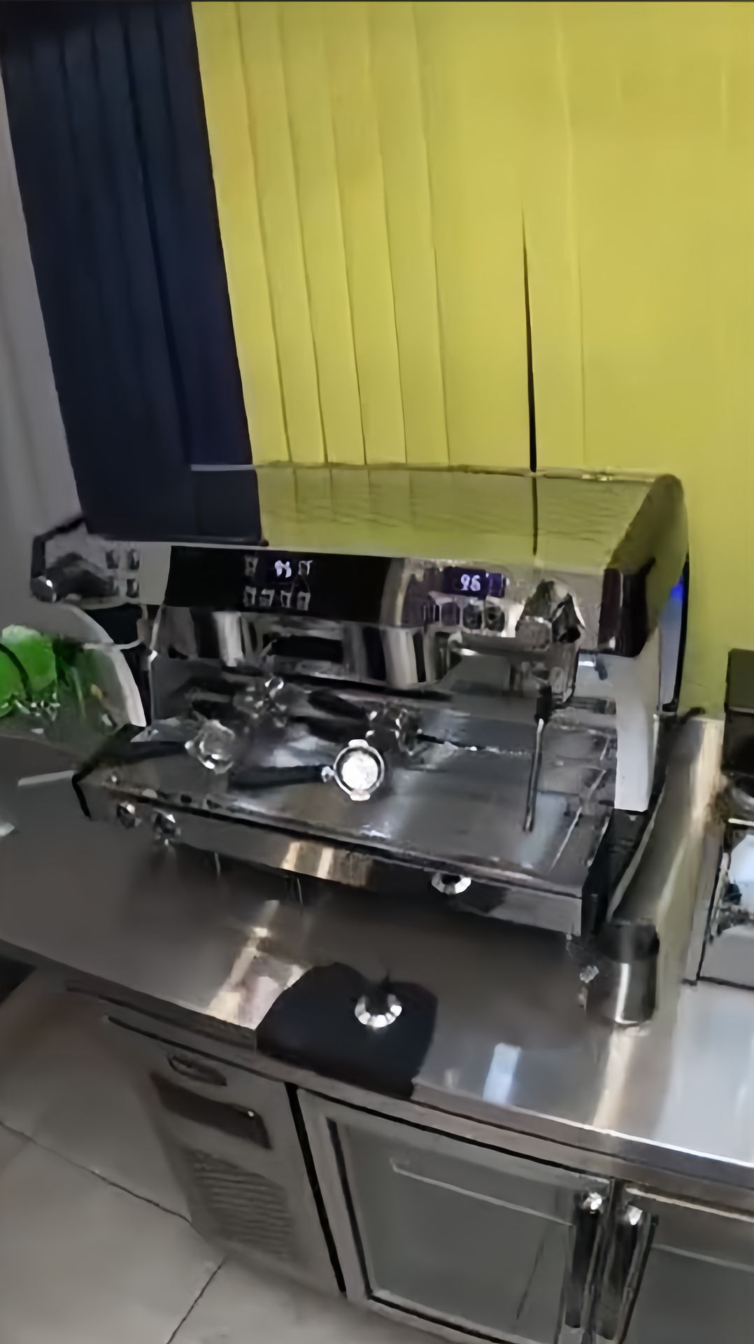 Профессиональная кофемашина Legenda G3201 для стабильной работы и безупречного вкуса