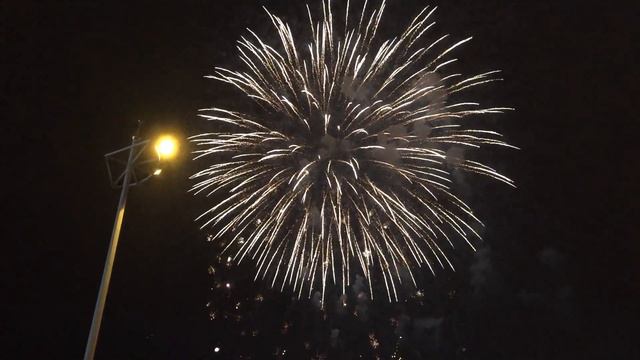 Фейерверк на День фонарей в Китае