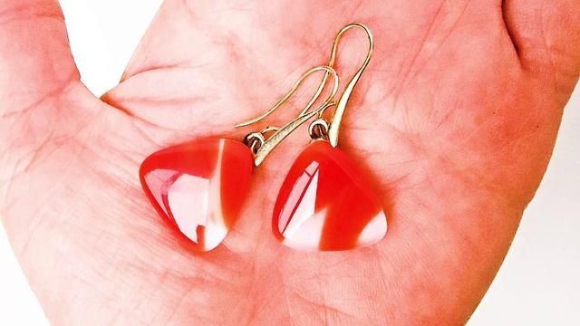 красные длинные сережки