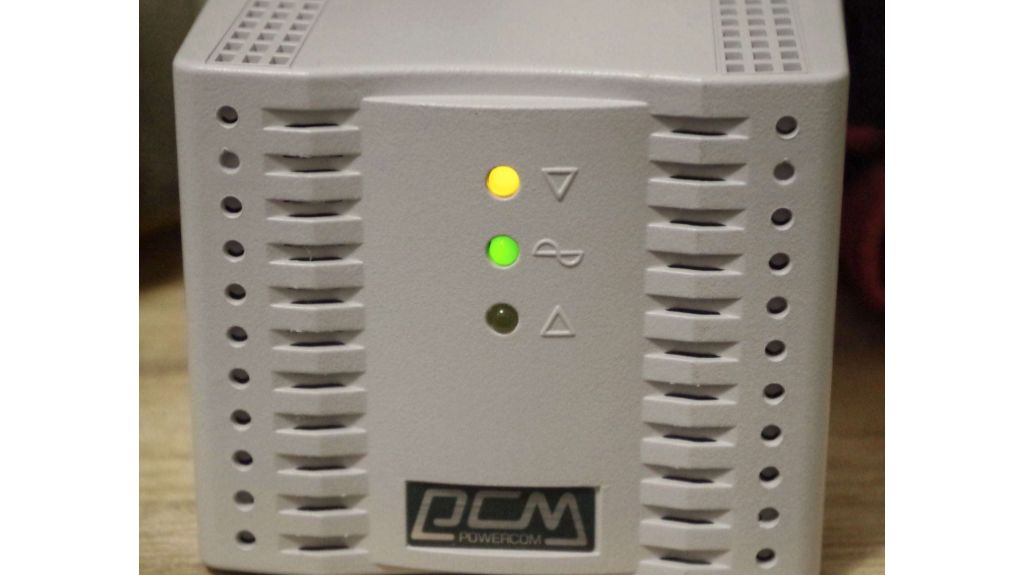 Стабилизатор Powercom TCA 1200 трещит. Ремонт.