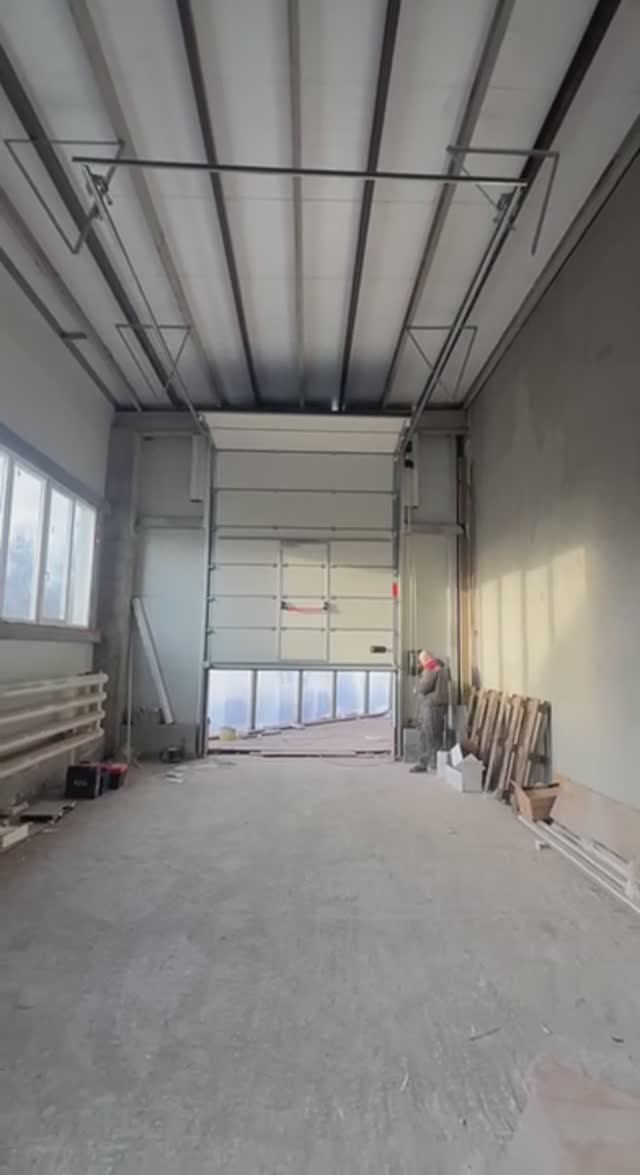 Работа смонтированных секционных ворот