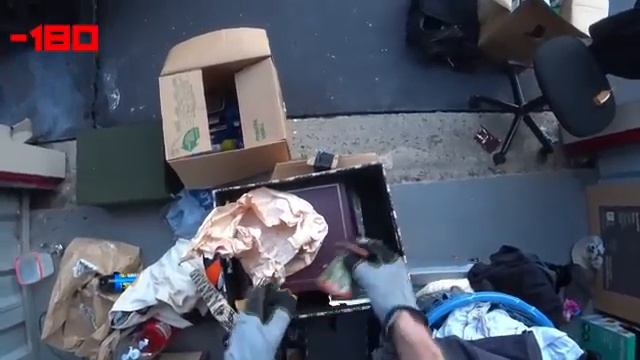 Сторедж за 180 сейф Prada и шуба Что ещё внутри