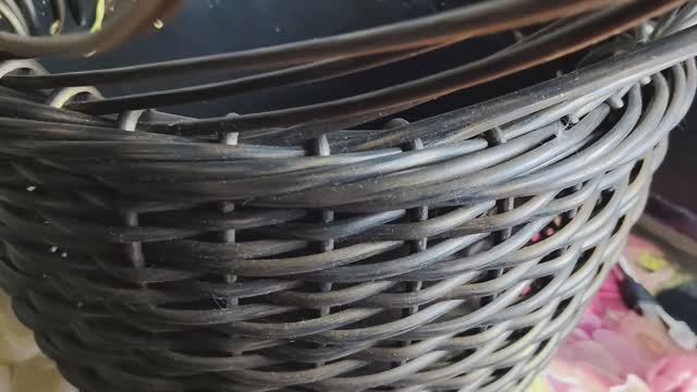 Жгутик на кашпо из полиротанга как сплести?