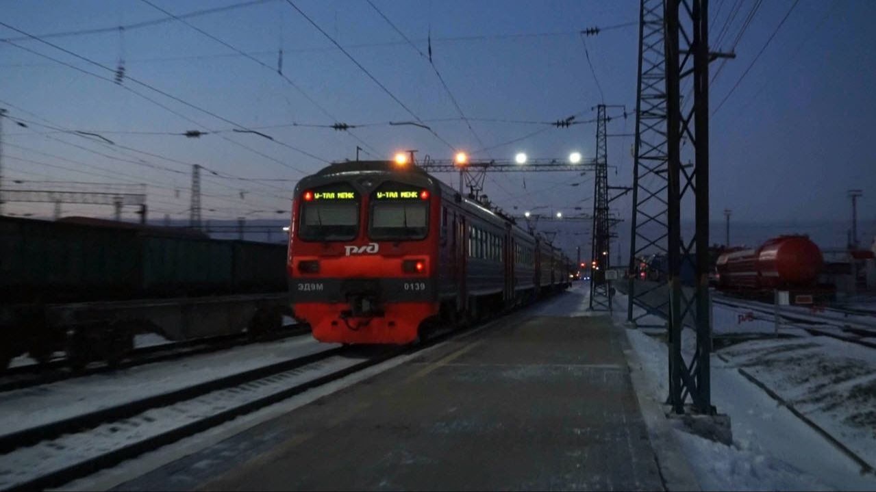 Электропоезд ЭД9М-0139. Покатушки от Присягино до Развилки.