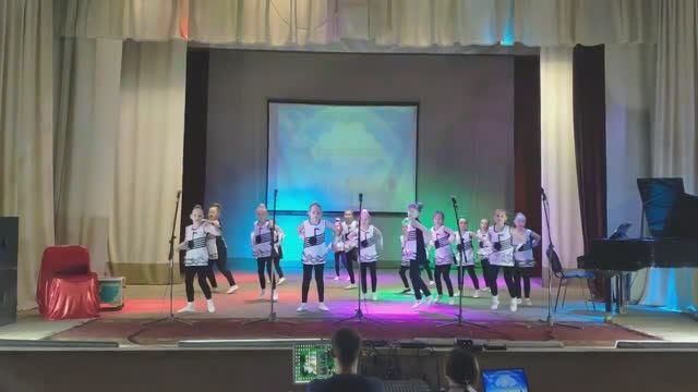 Яна танцует. Целинное 01.05.2019