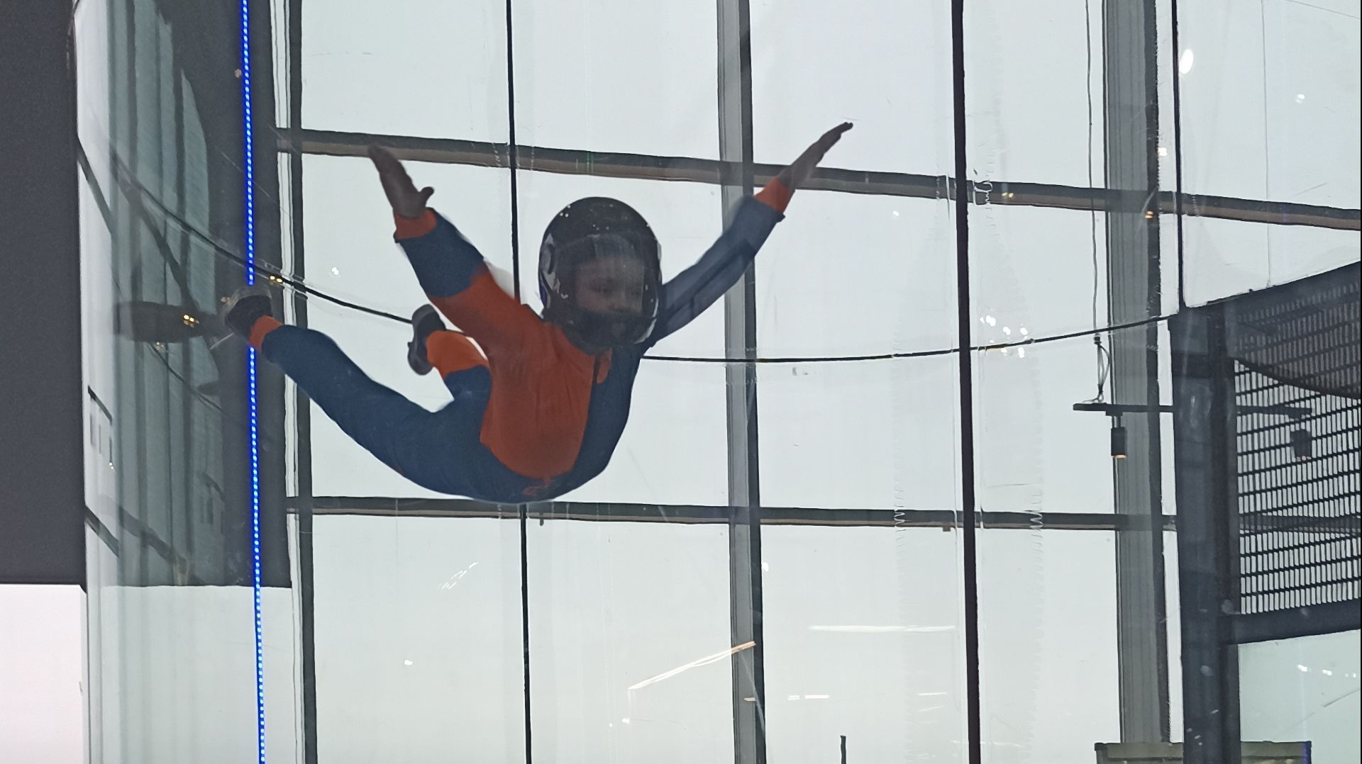 Аэротруба, дети в восторге