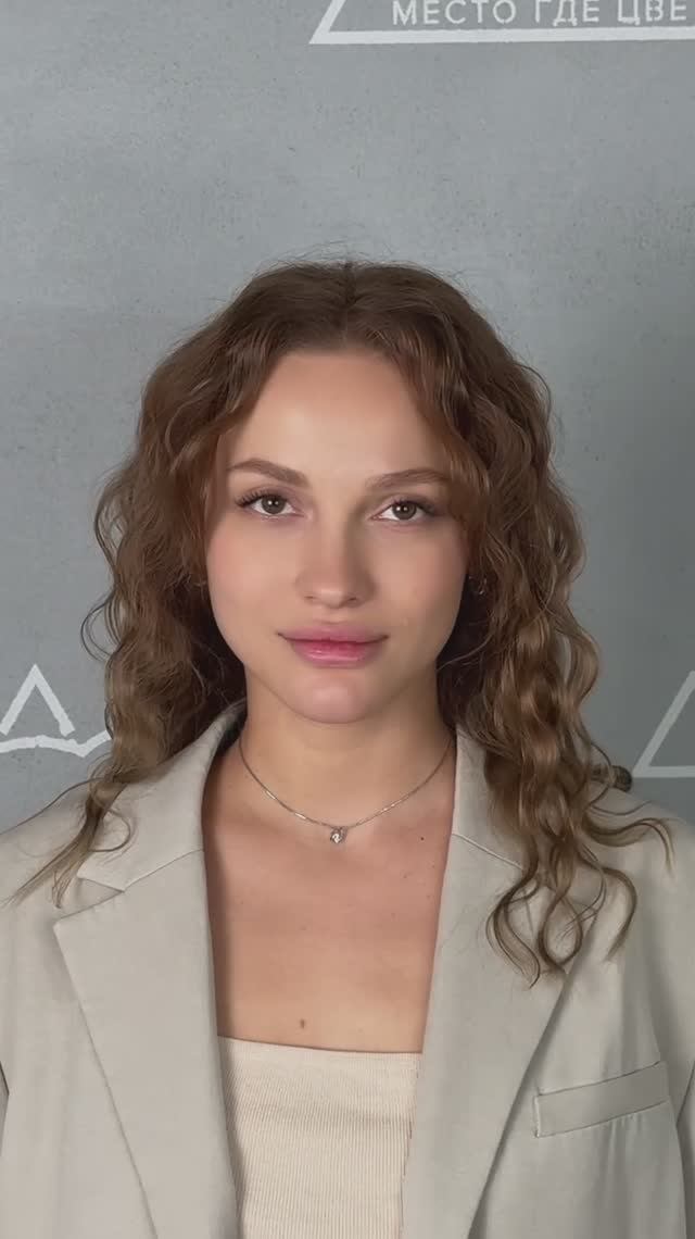 В нашей студии ежедневно выполняем различные окрашивания - от ярких до натуральных оттенков!